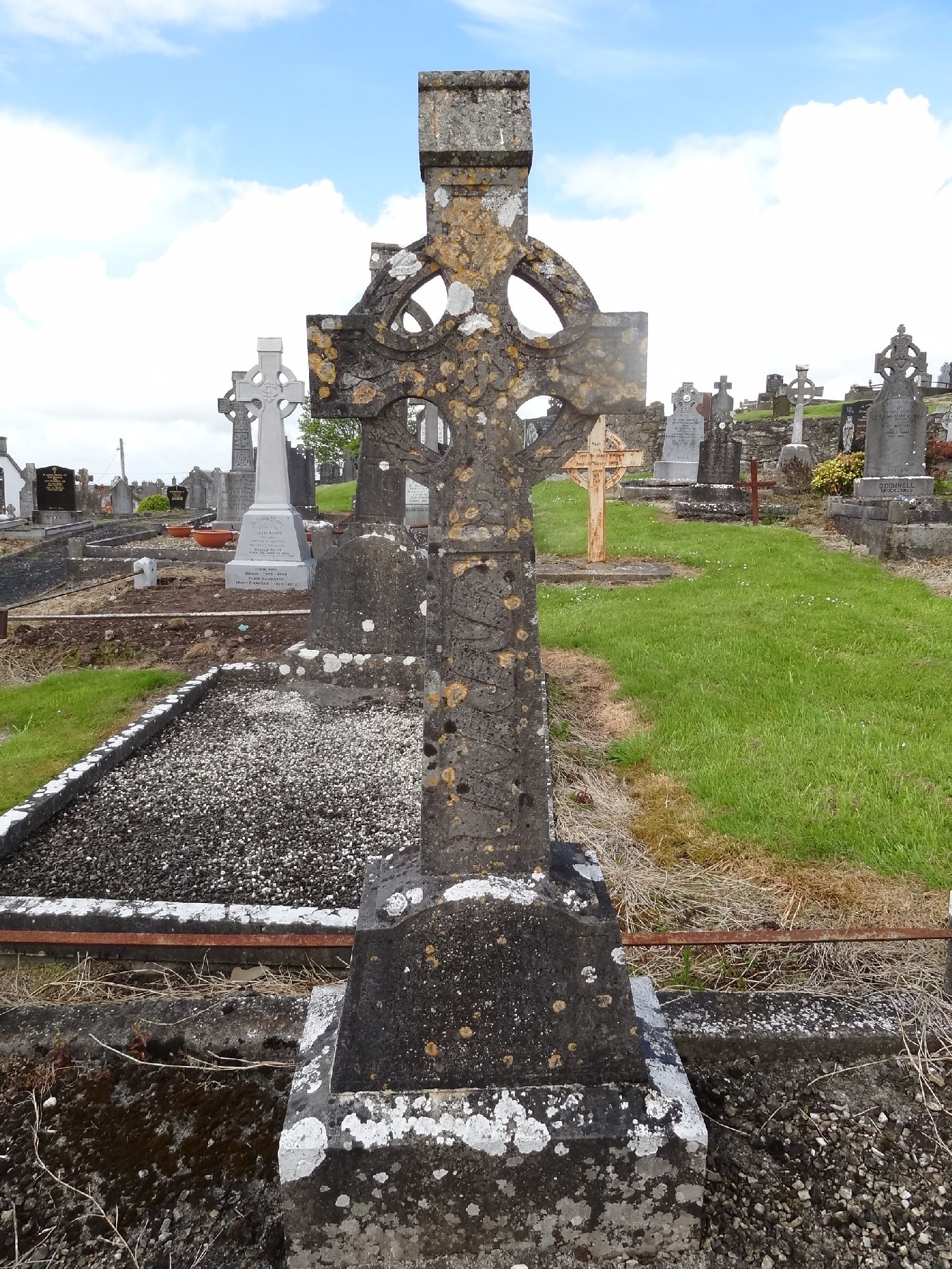 CL-TULA-0452 | Historic Graves